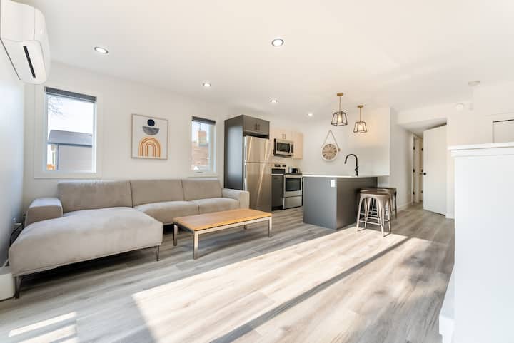 Airport Haven! 2br Stylish Home! - Winnipeg
