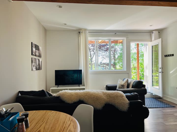 Mountain View Garden Suite - Squamish