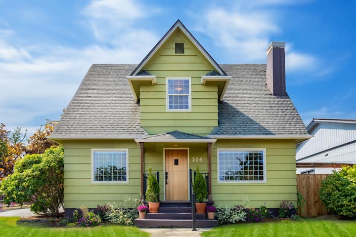 5th St Wellness Retreat, Hot Tub, Sauna & Yoga - Port Angeles, WA