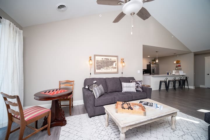 Bettendorf Gem: 3br Apartment W/ King Suite & Offi - Davenport, IA