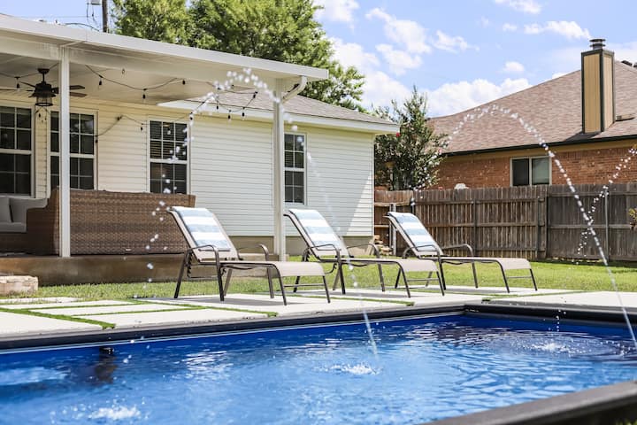 Year-round Pool, Near Austin, Stocked Kitchen - Georgetown, TX