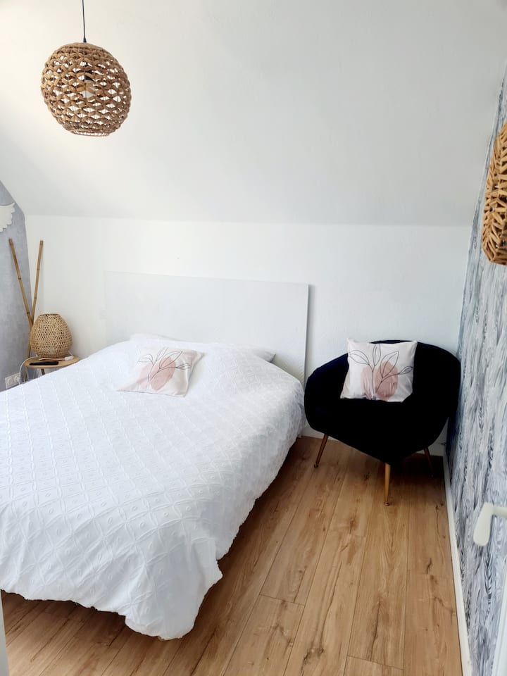 Chambre Lit Double Proche Canal Et Centre Ville - Pontivy