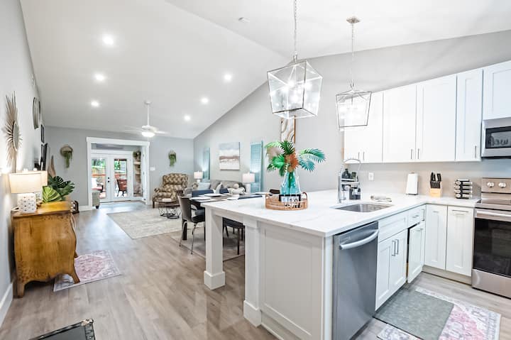 Destination Station: Walkable To Local Restaurants - Pensacola, FL