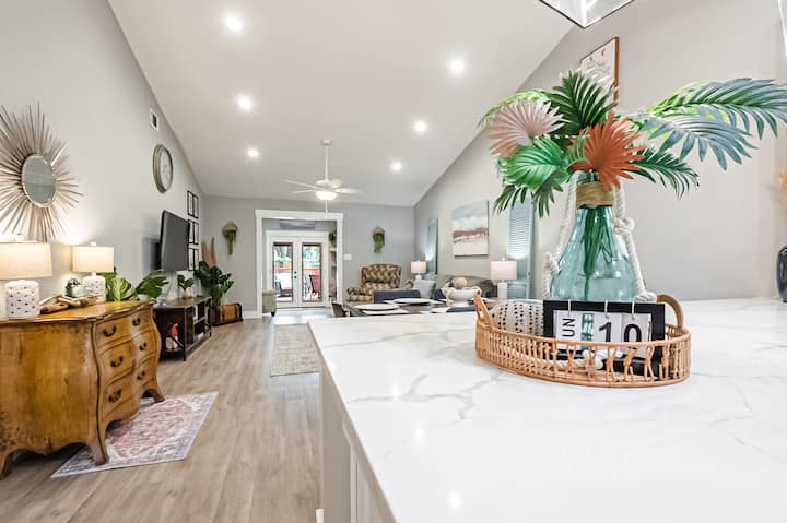 Pensacola: Destination Station W Kids Playroom - Pensacola, FL
