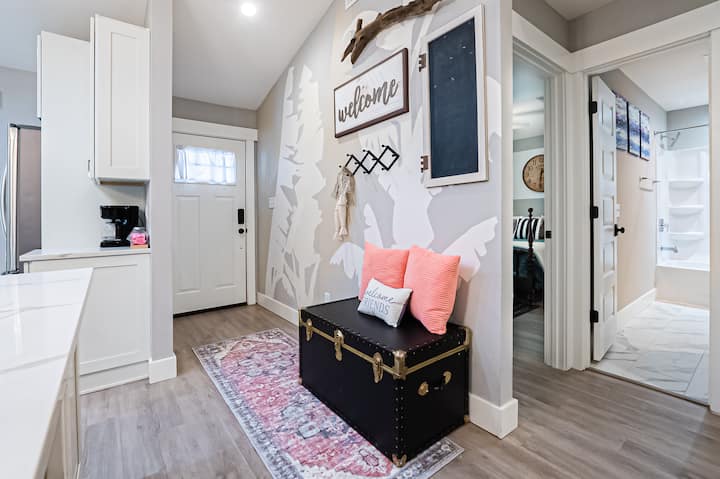 Destination Station: Spring Specials - Pensacola, FL