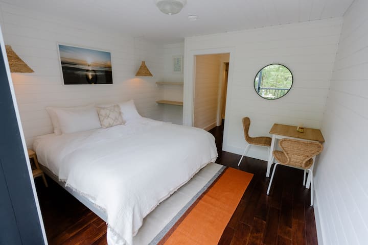The Beach Barn - Ucluelet