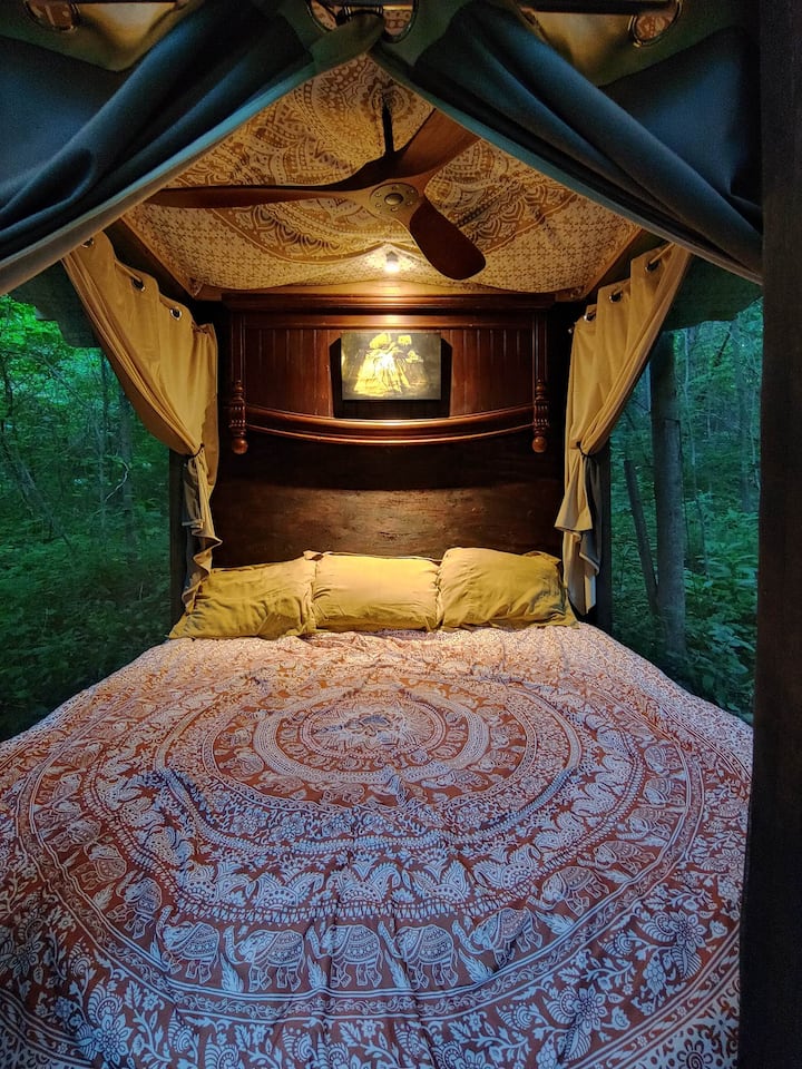King Forest Nest (Dinner Incl.) - French Lick, IN