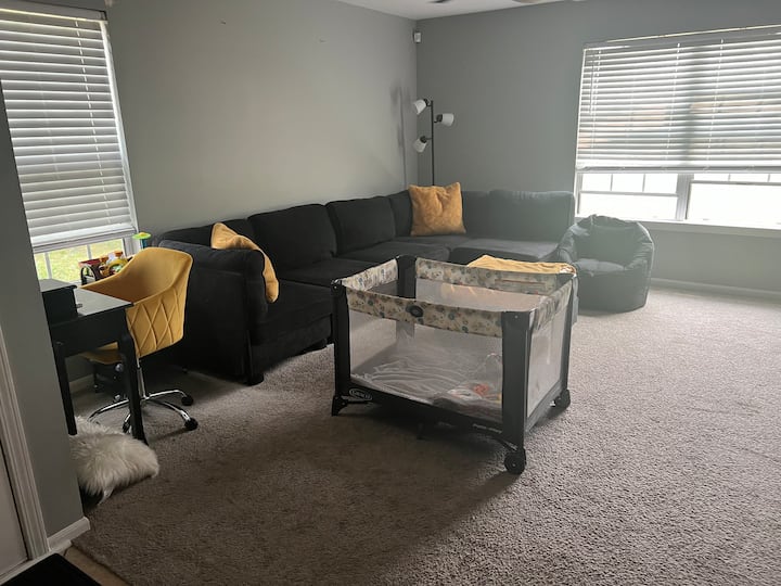 Townhome In Streamwood - Elgin, IL