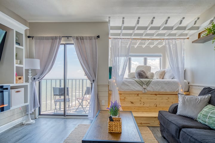 Bed Nook Studio Overlooking The Ocean! - Myrtle Beach, SC