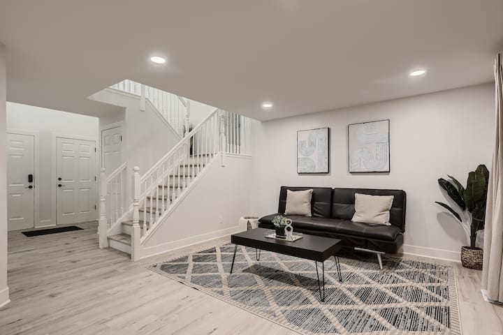 Spacious Home With Outdoor Oasis - Thornton, CO