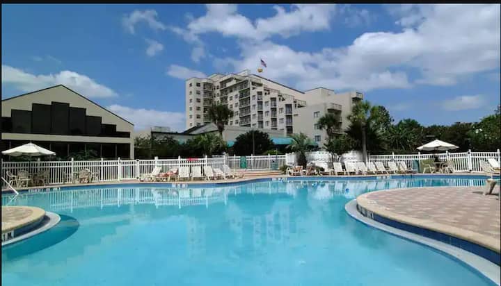 Cozy Lakeview Getaway / Near Universal Studios - Orlando, FL