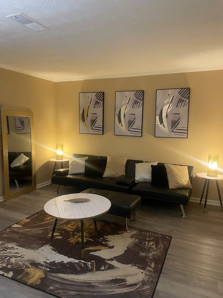 Comfy Cozy Townhouse With Private Hot Tub! - Riverdale, GA