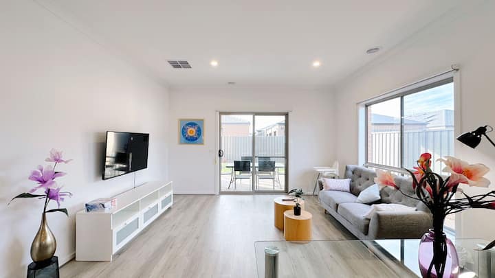 Tarneit/brand New Home/cozy Bed/free Netflix - Melbourne
