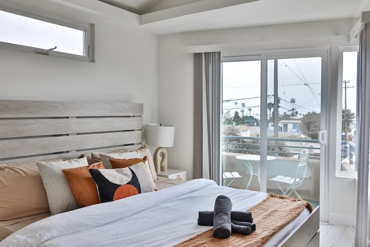 Modern Beachside Haven 3 Blocks From Beach W A/c - Oceanside