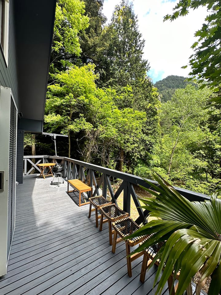 ペットと貸切｜最大８名｜自然に囲まれながらサウナやBbq｜the No.10河口湖 - 河口湖