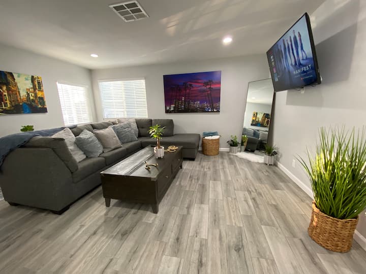 Fly In, Relax, & Enjoy: Gorgeous Airbnb By Lax - Inglewood, CA