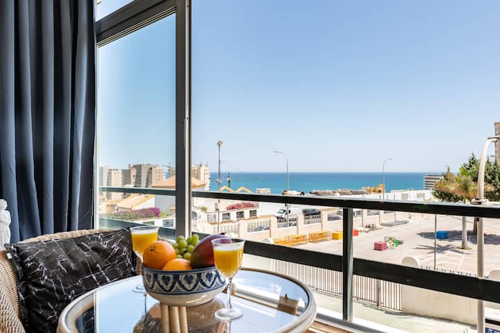 City & Beach Break With Sea View - Torremolinos