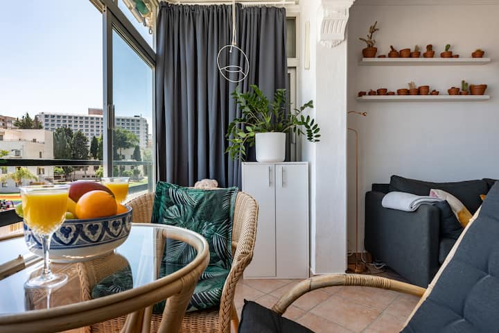 City & Beach Break With Sea View - Torremolinos