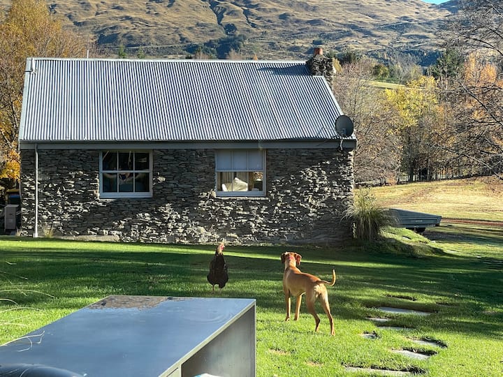 Stone Cottage On Private Estate - Queenstown
