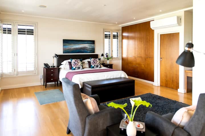 Selkirk House Bedroom 1 - Hermanus