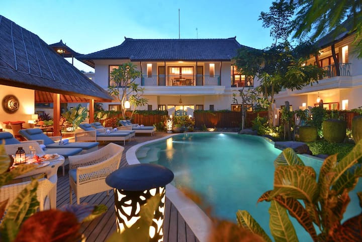 Beautiful And Elegant Property For Large Groups - Sanur