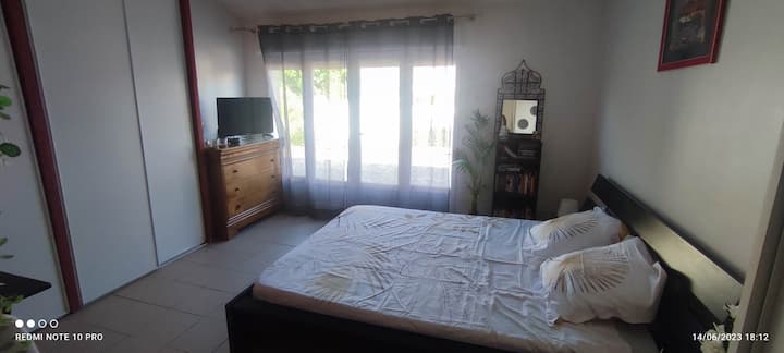 Chambre Avec Salle D'eau Et Entrée Indépendante - Boé
