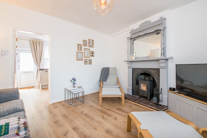 Town Cottage In Abergavenny Town Centre - Crickhowell