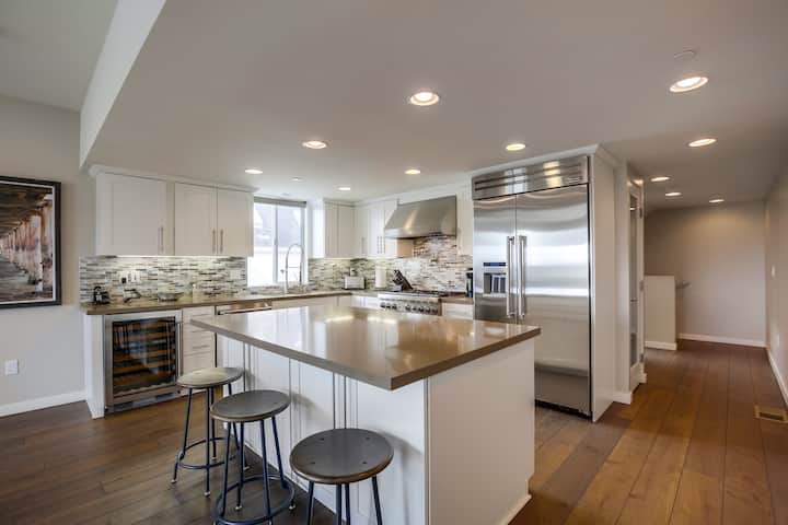 Diamond St. Luxury Two - Modern Beach Townhouse - San Diego, CA