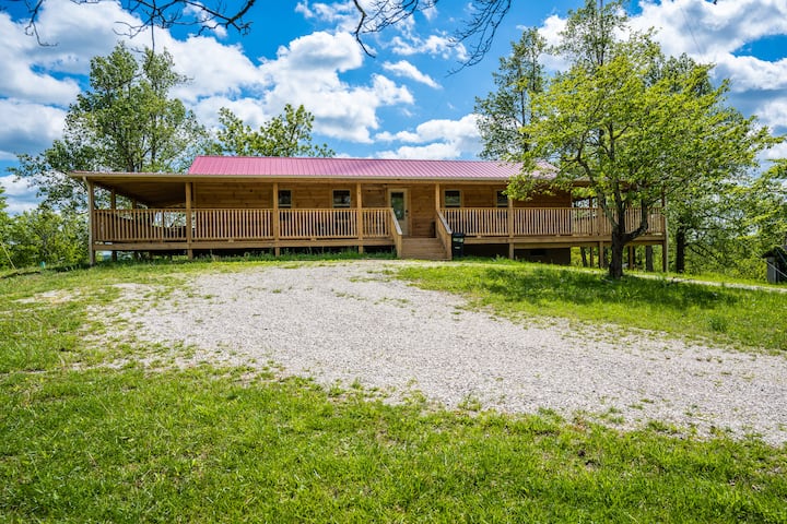 Southern Charm-hot Tub, Cabin Farmhouse, Pastures - Clay City, KY