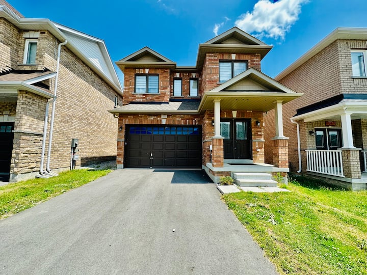 New 4br Home Close To Niagara Falls With Parking - St. Catharines