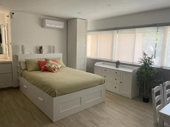Estudio Reformado Con Piscina A Metros De La Playa - Castelldefels