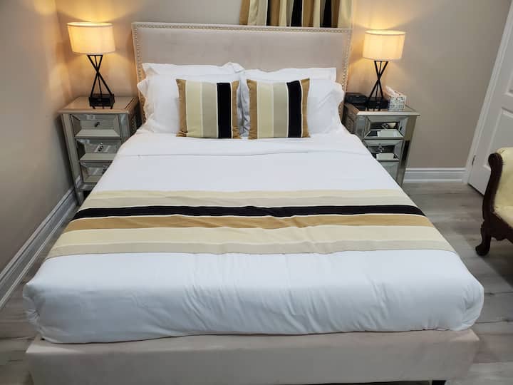 Contemporary 2 Bed 2 Full Bath Suite In Brampton - Brampton