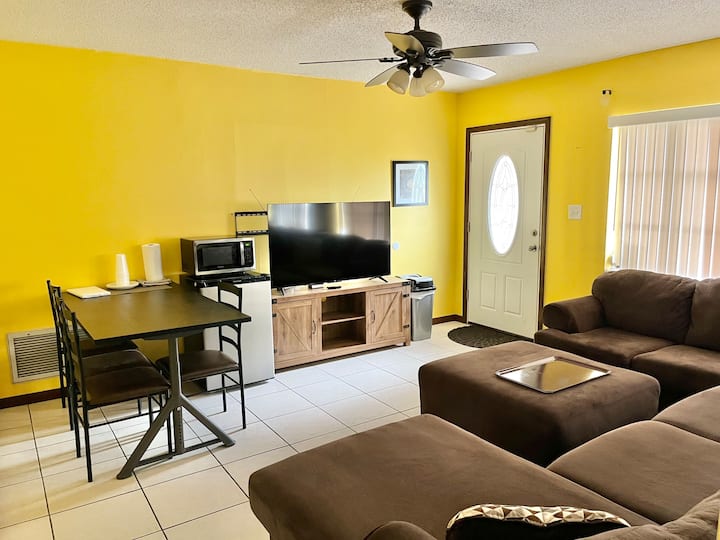 Private Quarters For 4 (Part Of The House) - Brandon, MB