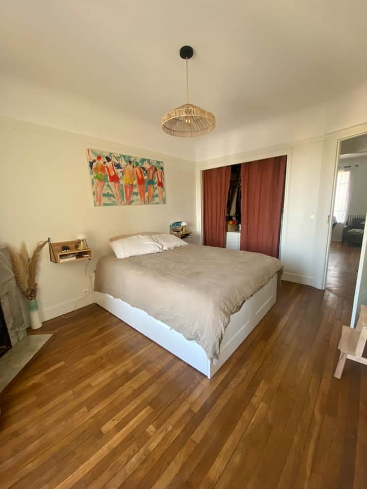 Lumineux & Calme | 4p | Métro 14 & Montmartre - ibis Paris Porte de Clichy Centre