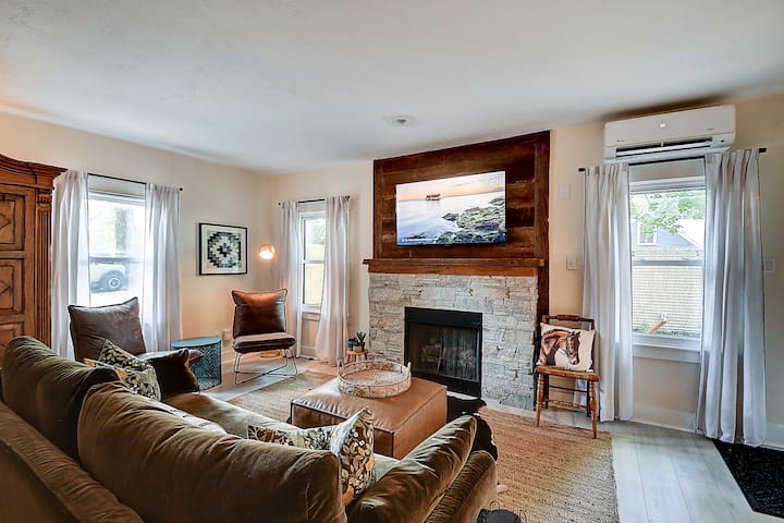 Black Barn Indy-secluded Suburban Retreat! - Indianapolis, IN