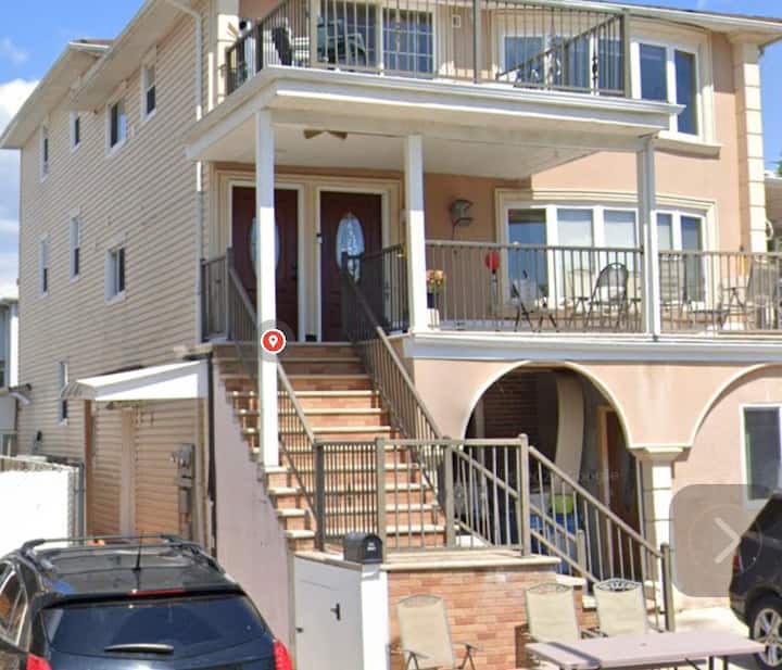 Big Clean Side Apartment - Staten Island, NY