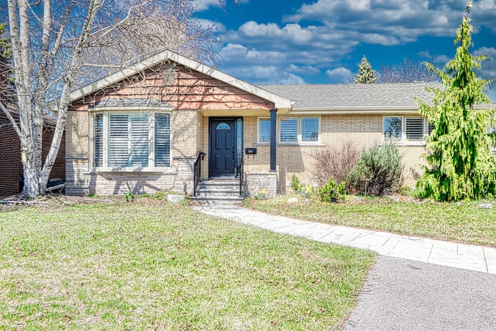 Beautifully Updated Bungalow - Hamilton, ON, Canada