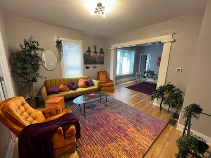 Chic City Oasis-3 Bedroom 1 Bath - Minneapolis, MN