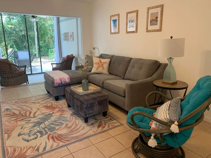 Condo Rénové à Pied De La Plage - New Smyrna Beach, FL