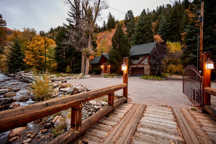 In The Canyon Retreat - Cabin Home With Hot Tub - Snowbird, UT