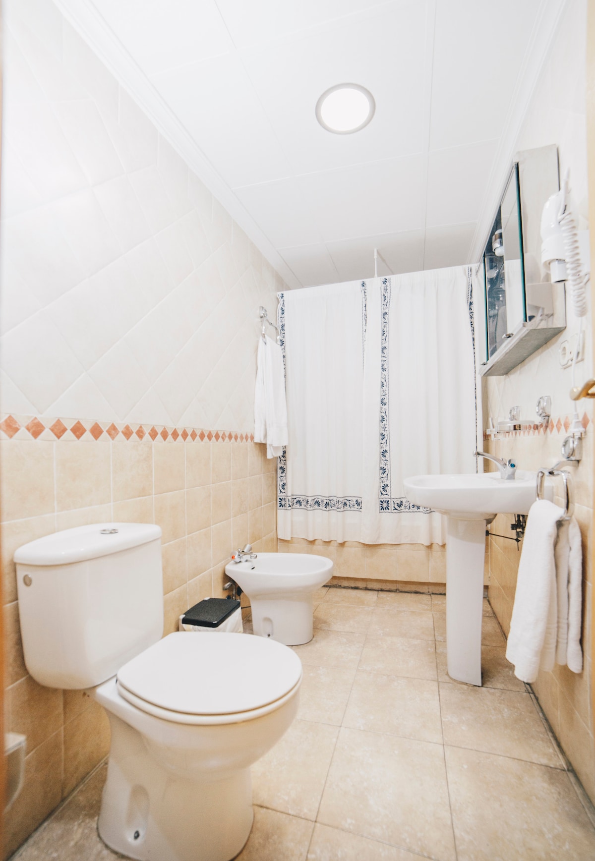 Habitación de Hotel 2 Camas - Casas en renta en Toledo, Castilla-La ...