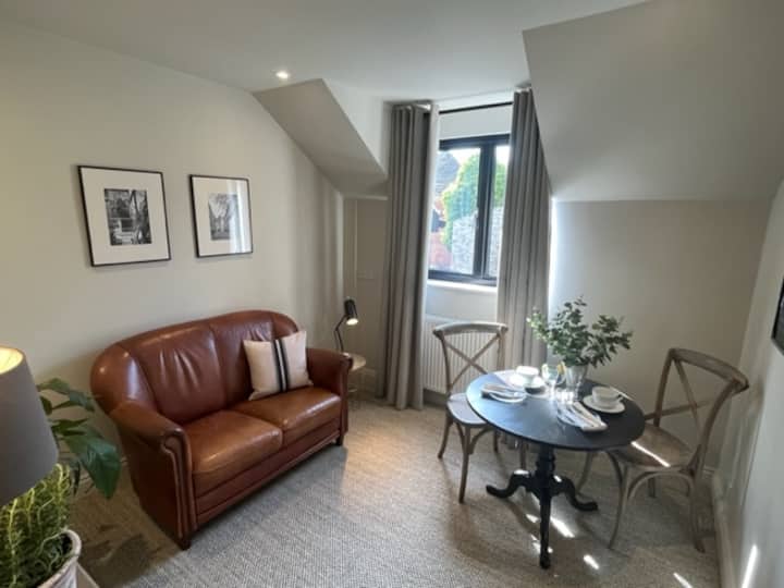 Contemporary Suite With Off-street Parking. - Frome