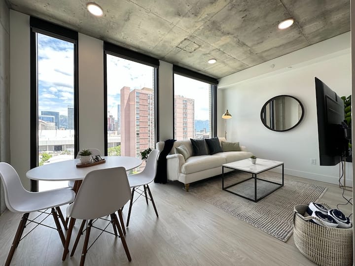 Gorgeous Downtown 1bd/1ba - Best Views + Amenities - Salt Lake City