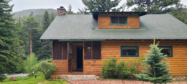 Gorgeous Riverfront Family Cabin - Naughty Pine - Estes Park, CO