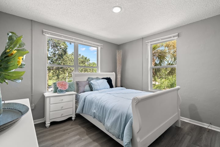 Downtown St.petersburg Apartment Unit#4 - St. Petersburg, FL