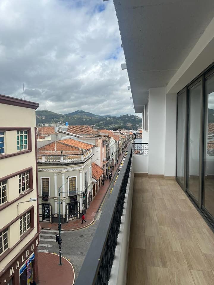 Depar  De Lujo-a 1 Cuadra Del Parque Calderon - Cuenca