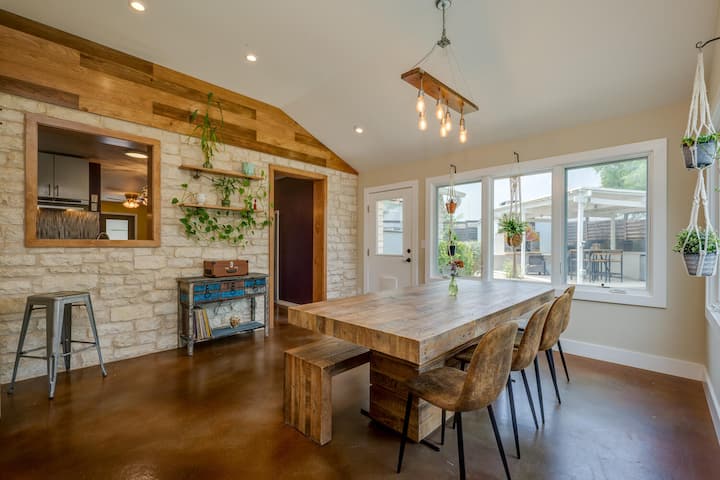 Heart Of Austin 3 Br Home + Bonus Karaoke/tv Room - Austin, TX