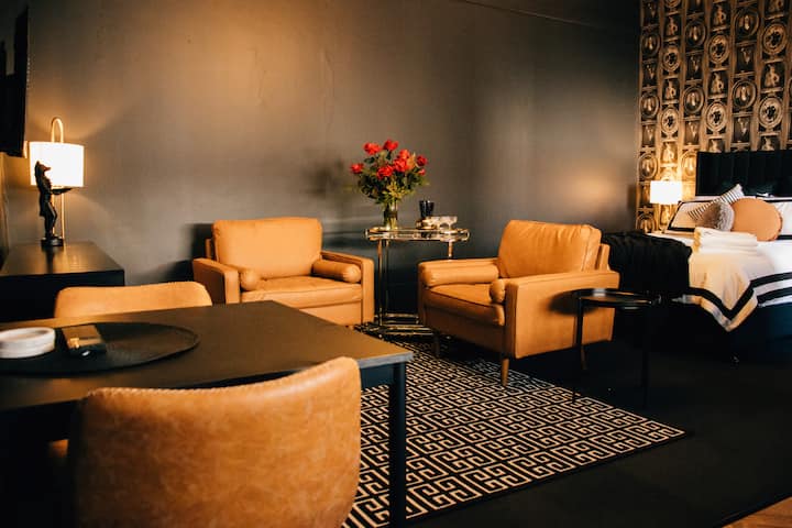 Rooms Of Renown - The Panaretto Parlour - Leeton