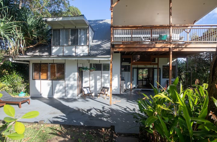 Huge Home| Sleeps 12| Close To Cylinder Beach - North Stradbroke Island