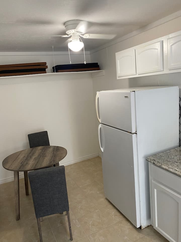One Bedroom Suite In Harlingen - Harlingen, TX